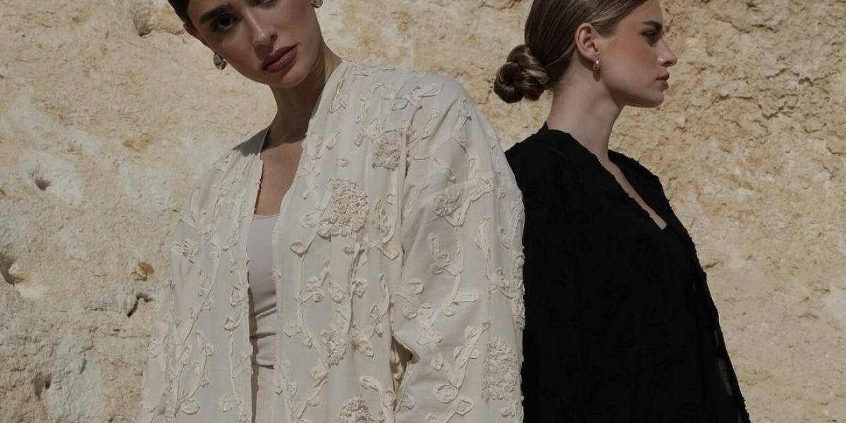 لا تفوتي زيارة معرض عبايات سِمة Abaya Pop-Up بنسخته الثانية بـ SIMA SPACE - مجلة هي